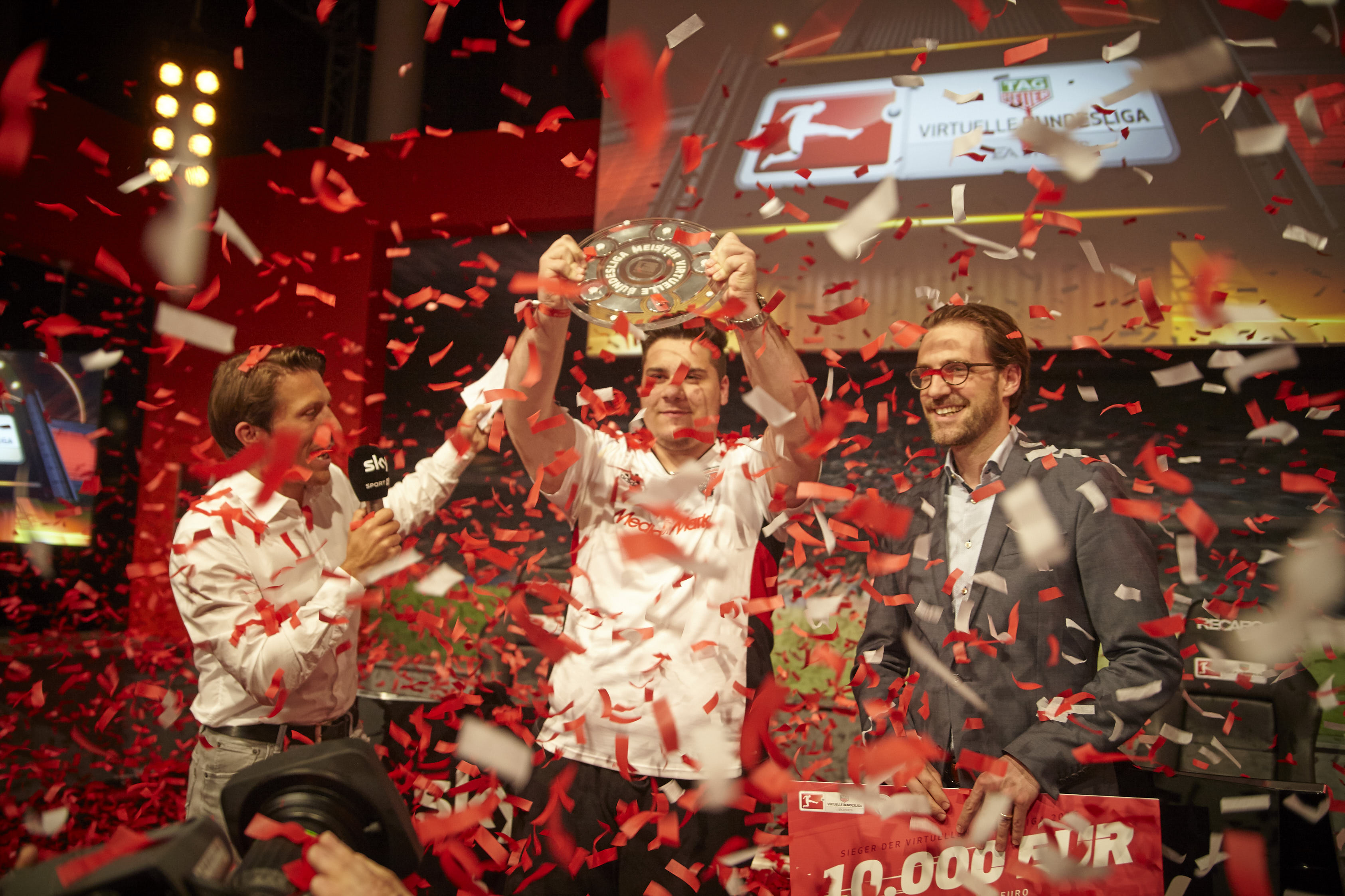 FIFA 16: Daniel Butenko holt sich den VBL-Meistertitel und 10.000 € Preisgeld - SPIELEWIESEL.NET